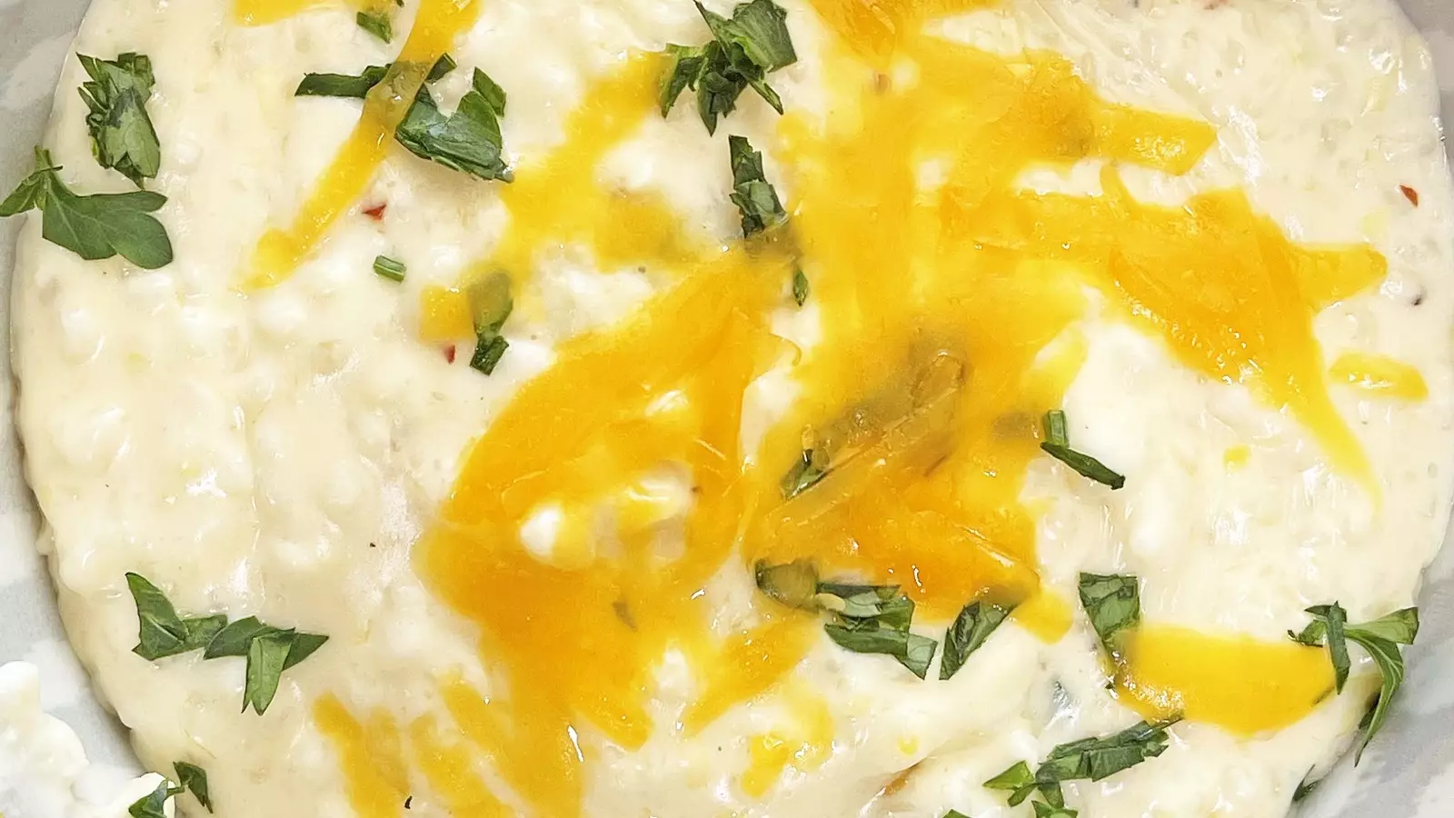 Recipe e bonolo ea Creamy Grits