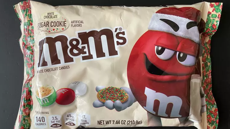 bir paket Beyaz Çikolatalı Şekerli Kurabiye M&Ms