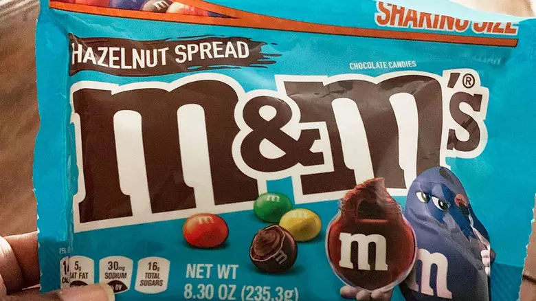 Hazelnut اسپريڊ M&Ms جو ٿيلهو