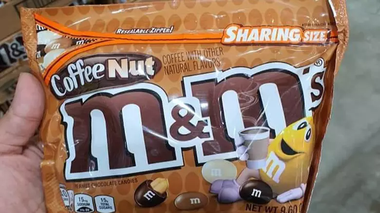 халтаи қаҳваранг аз Coffee Nut M&Ms