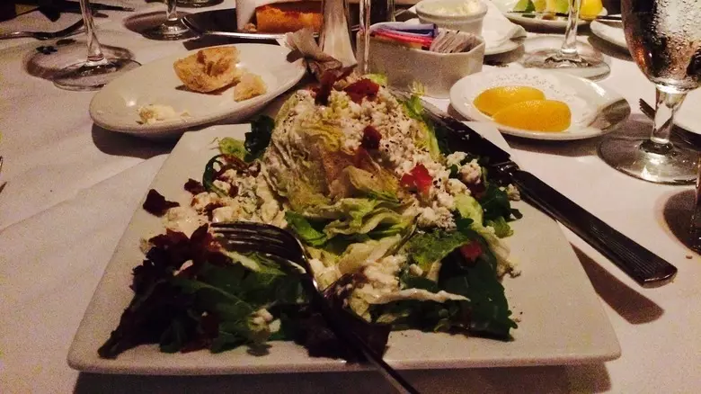 Lettuce Wedge จาก ruth's chris