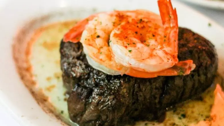 Petite Filet ndi Shrimp kuchokera ku ruth's chris