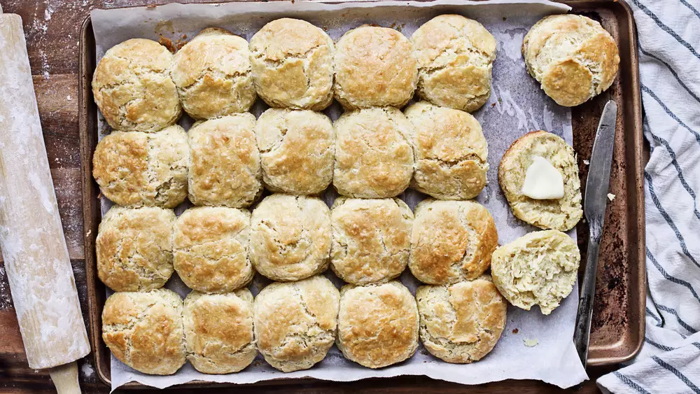 Tablett mit südlichen Buttermilchkeksen