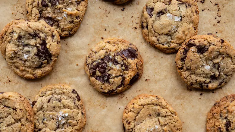 biscoitos de chocolate assados