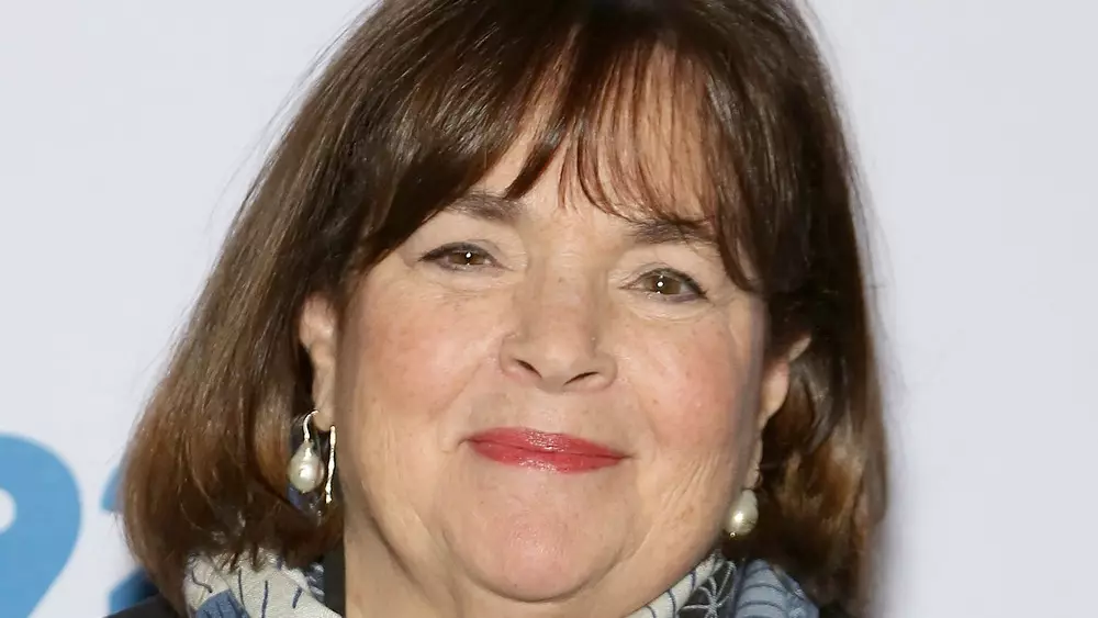 Ina Garten malipayon nga pagkiling sa ulo