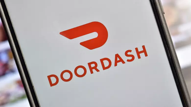 ଫୋନରେ DoorDash ଲୋଗୋ |