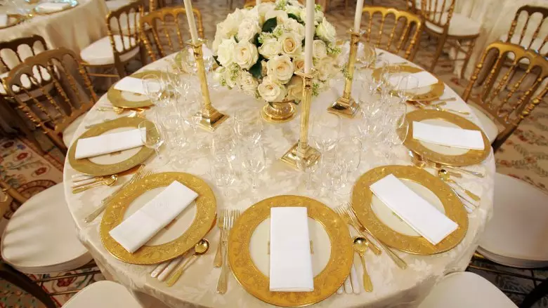 state dinner table setting