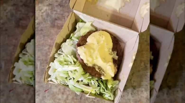 McDonald's bunless Big Mac an der Këscht