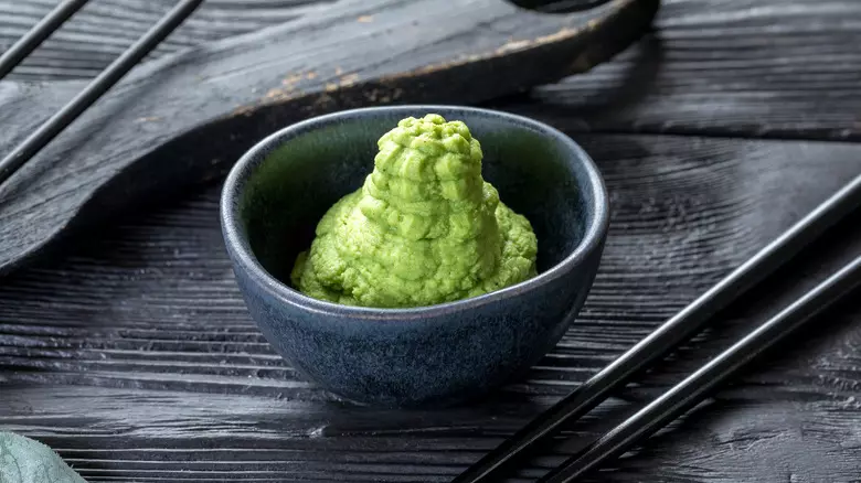 Wasabi en un bol