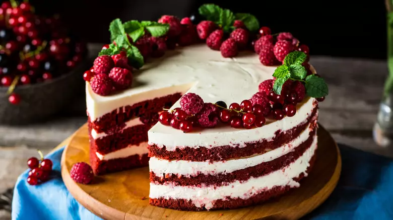 Red Velvet Cake με μούρα