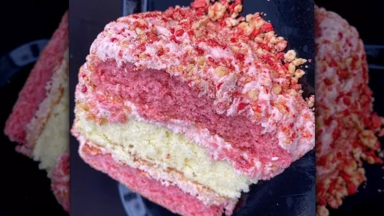 Strawberry nga Cake