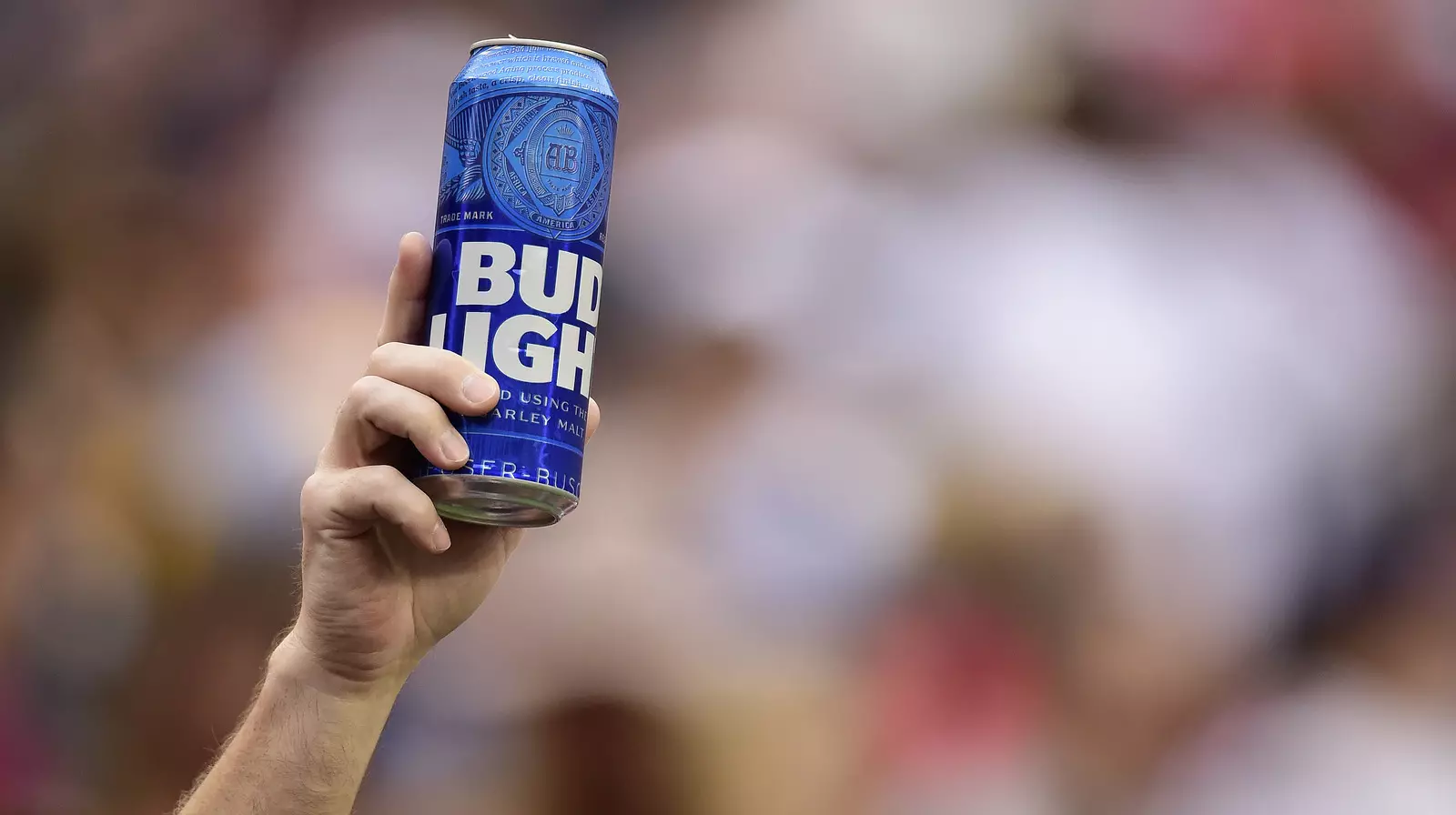 Bud Light feiert de Rams Super Bowl Gewënn mat personaliséierte Fläschen