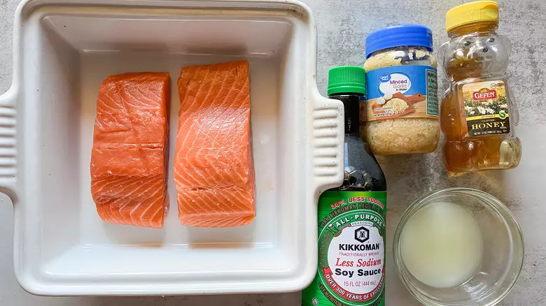 tots els ingredients per al salmó de soja mel