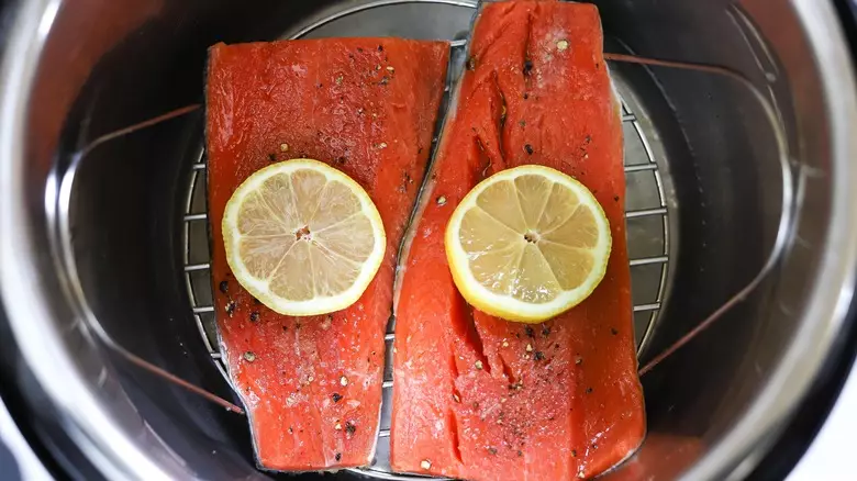 salmon isina kubikwa mupoto pakarepo