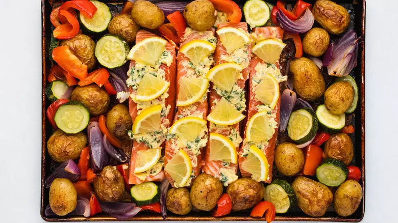 Sheet Pan Garlic Recipe Salmon - diyaar u ah in la dubayo