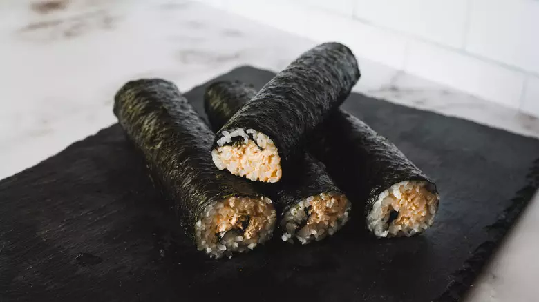 sushi inokunguruka mupiramidhi