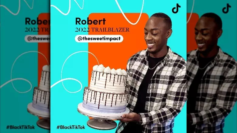 Роберт Лукас держит торт в рамках промо TikTok Trailblazer