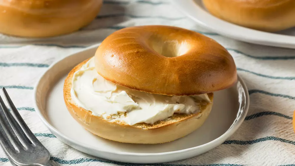 bagel ធម្មតាជាមួយឈីសក្រែម