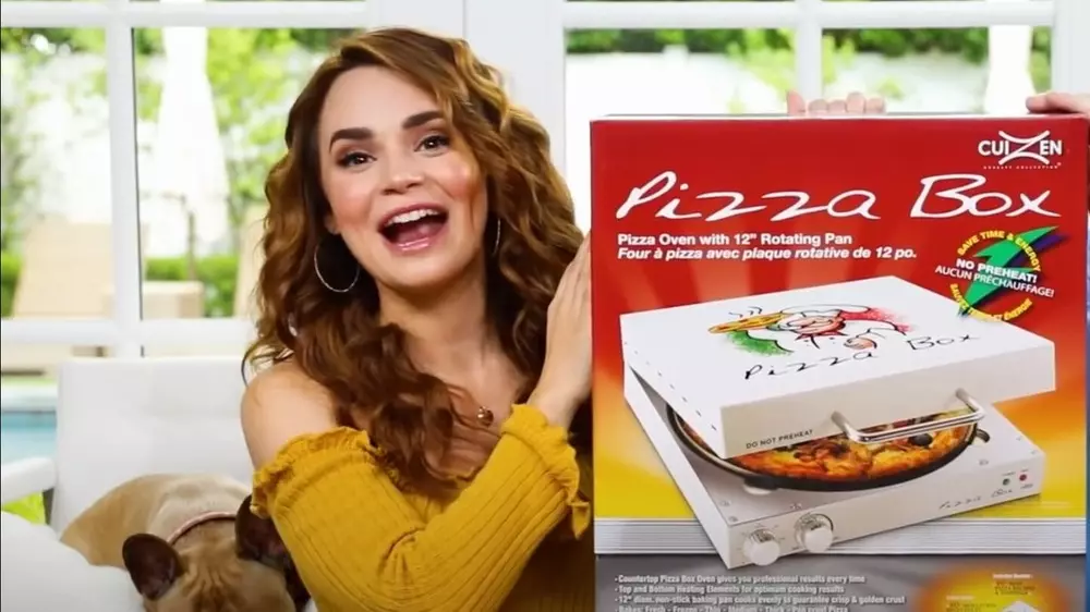 Rosanna Pansino memperagakan produk masakan