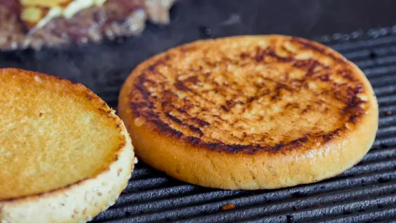 panino per hamburger tostato