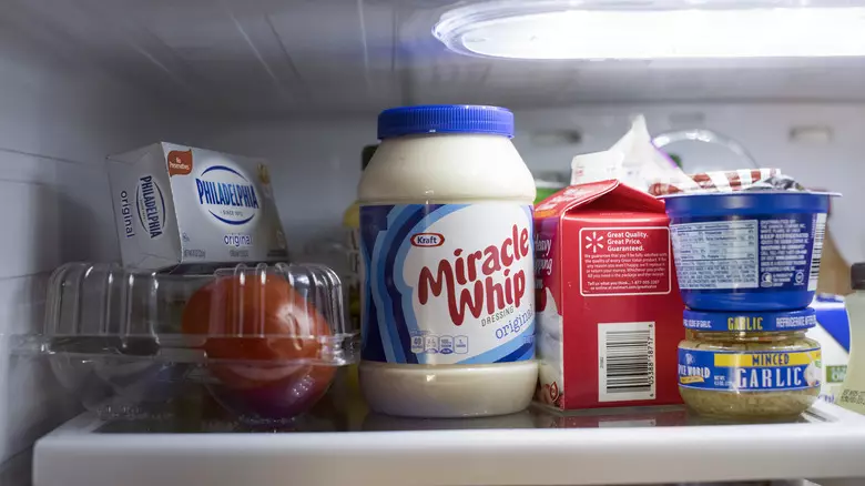 vażett ta' Miracle Whip fil-friġġ