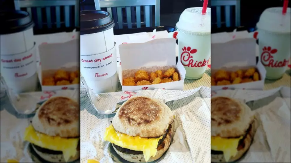 Chick-fil-A مافین سوسیس، تخم مرغ و پنیر