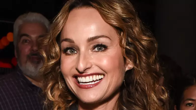 Giada De Laurentiis uśmiecha się