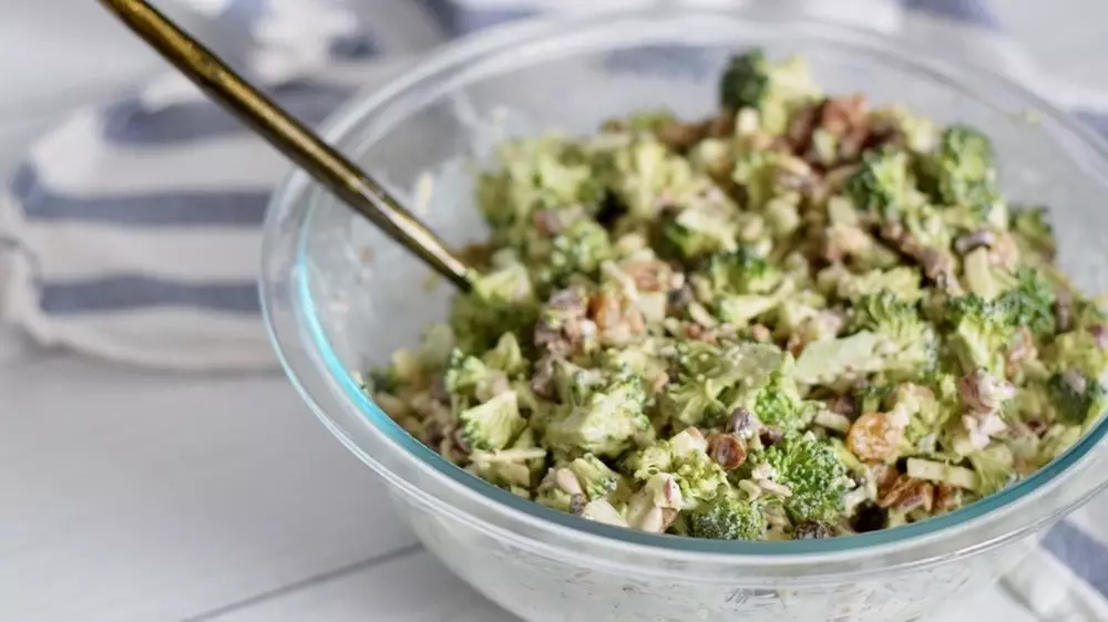 Bacon broccoli salady ao anaty vilia