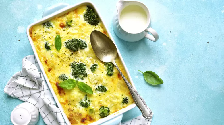 Broccoli at cheese gratin