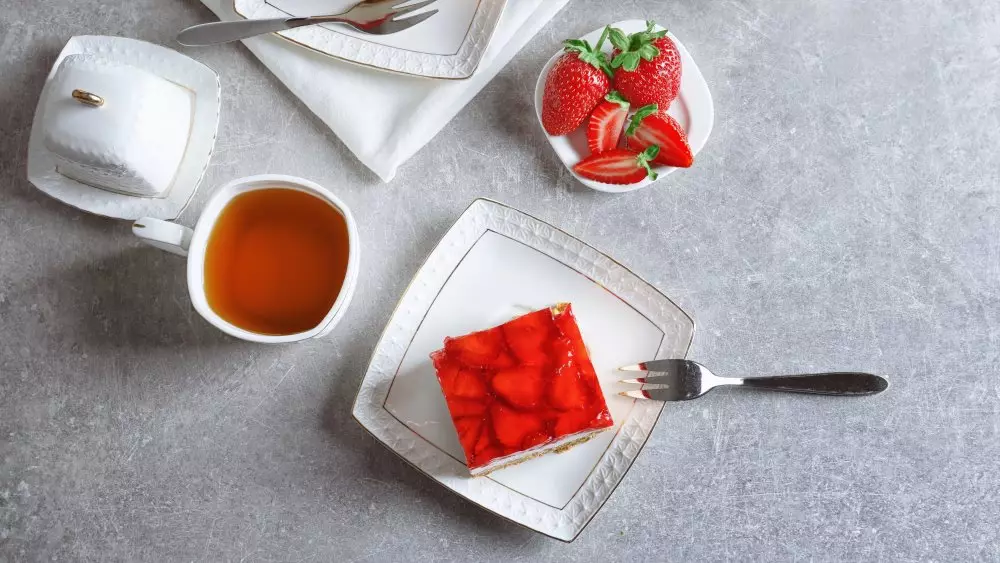 Strawberry pretzel salad