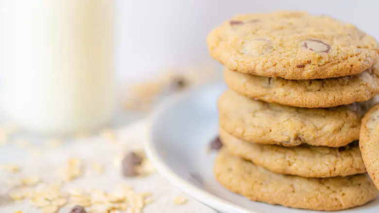 In steapel oatmeal chocolate chip cookies