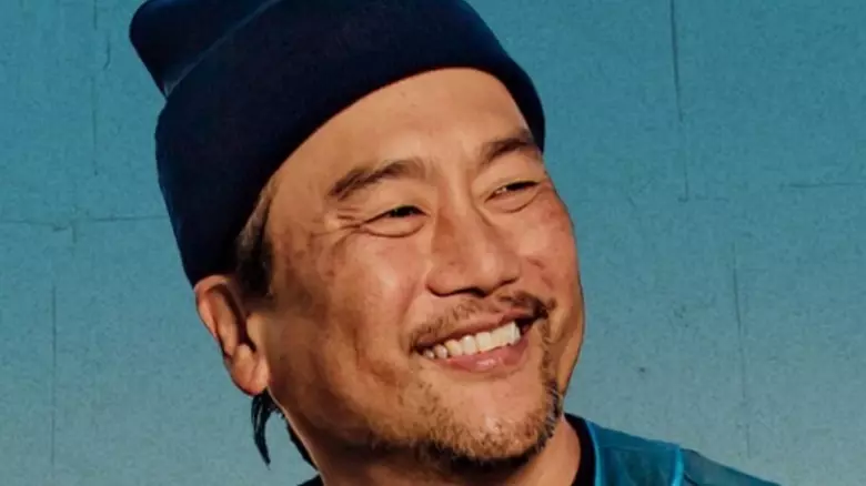 Roy Choi tersenyum