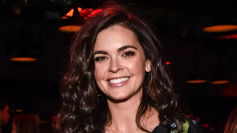 Katie Lee em evento de bebidas