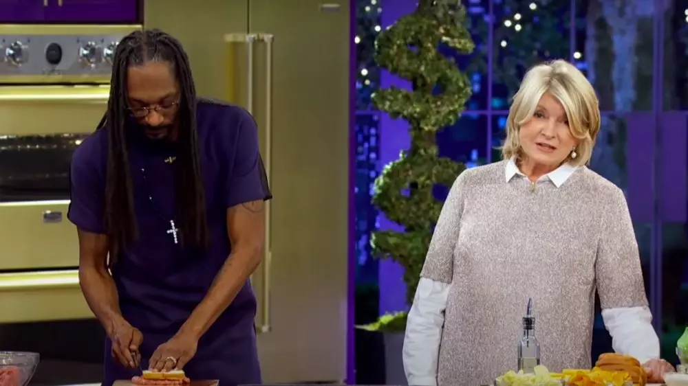 Ua faagaeetia Martha Stewart i le kuka a Snoop