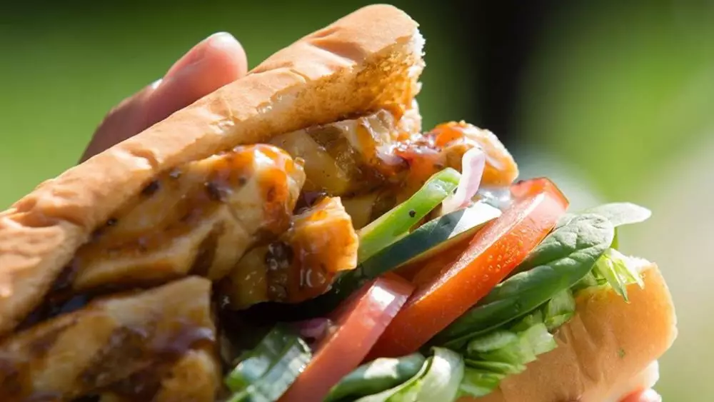 Tàu điện ngầm gà teriyaki sub