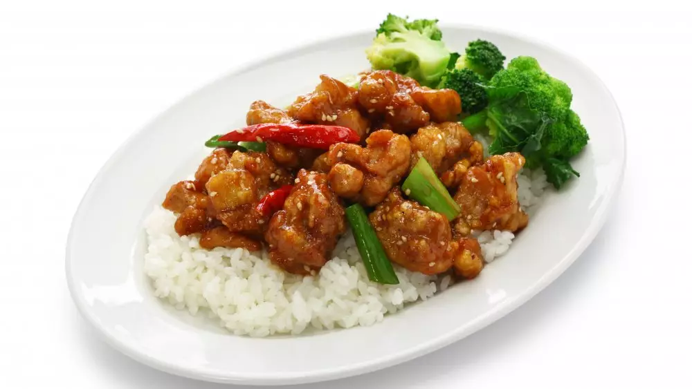 Den lite kjente grunnen til at du ikke bør bestille General Tso's Chicken på en kinesisk restaurant