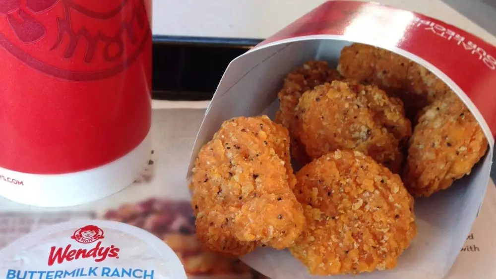 Wendy's Spicy Chicken Nuggets kun Buttermilk Ranĉo