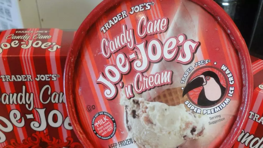 Trader Joe's Candy Cane ไอศกรีมของ Joe-Joe