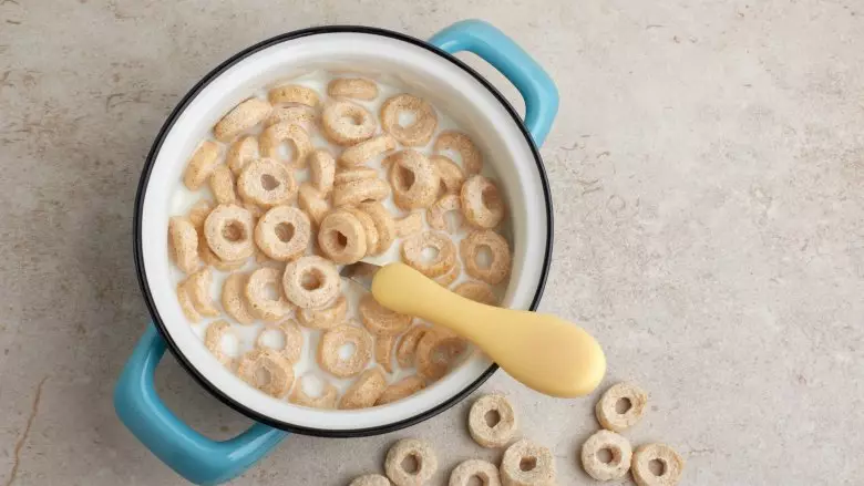 Cheerios và sữa