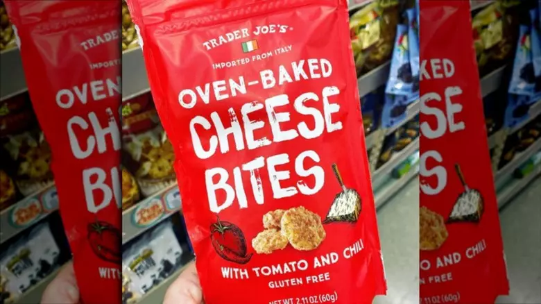 Vrece Trader Joe's Cheese Bites v rúre