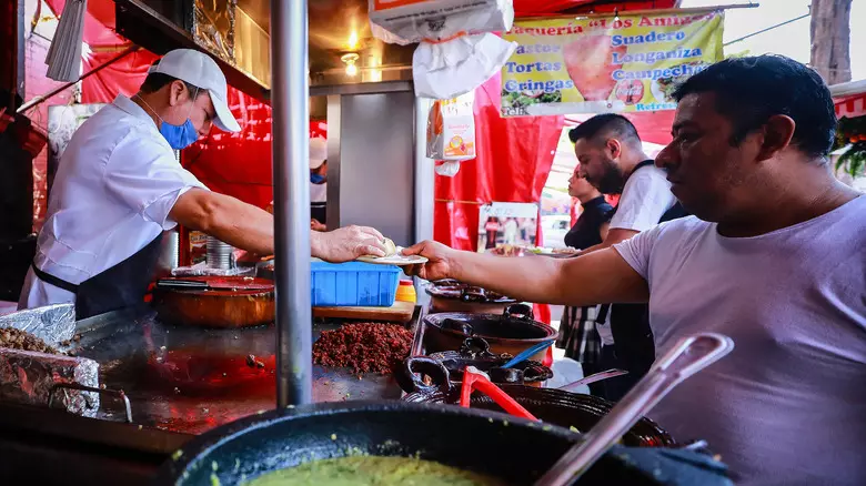 Taco-verkoper op straat in Mexico