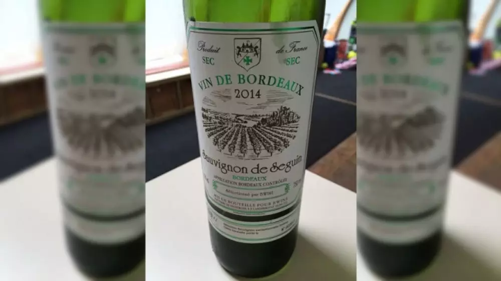 Vin de Bordeaux Sauvignon de Seguin ពី Trader Joe's