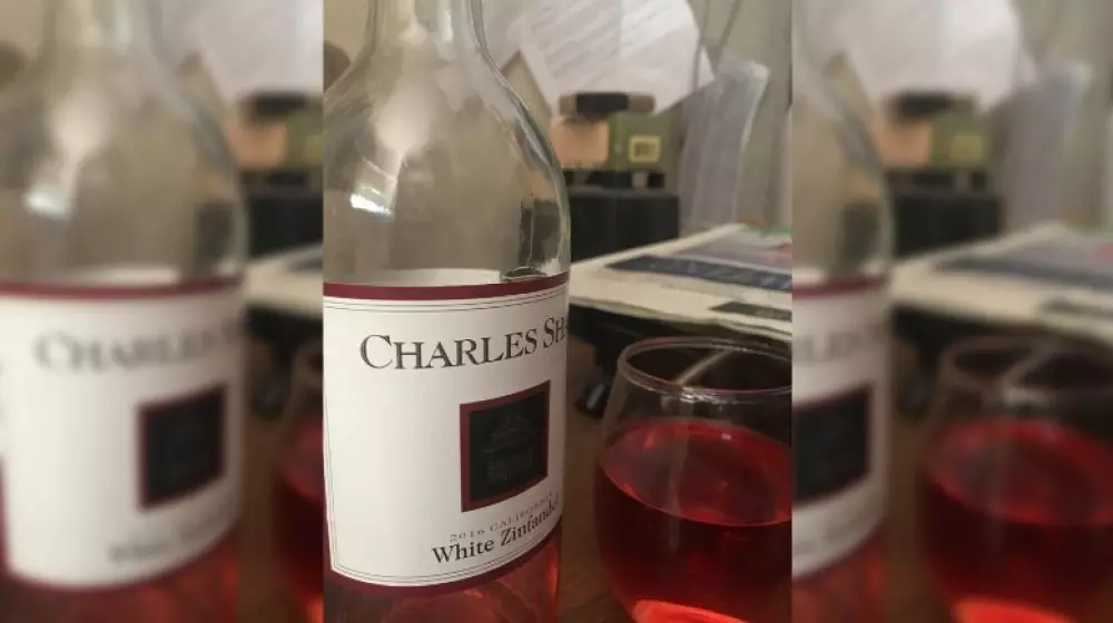 Charles Shaw White Zinfandel iz Trader Joe's