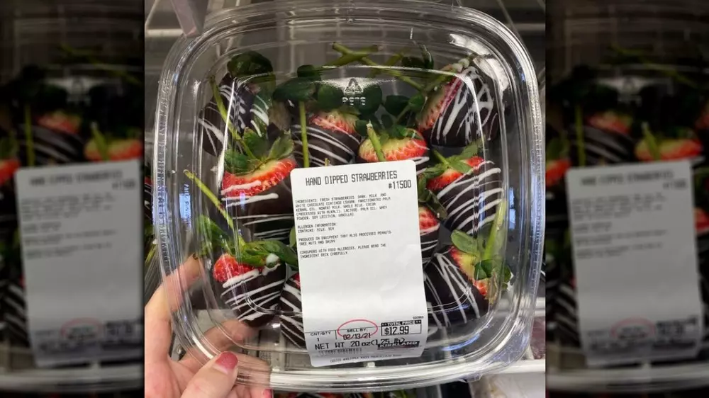 Costco ar šokolādi pārklātas zemenes