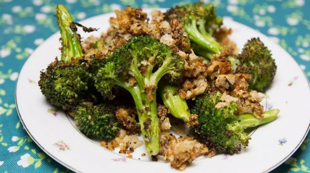 bord geroosterde Parmesaan broccoli