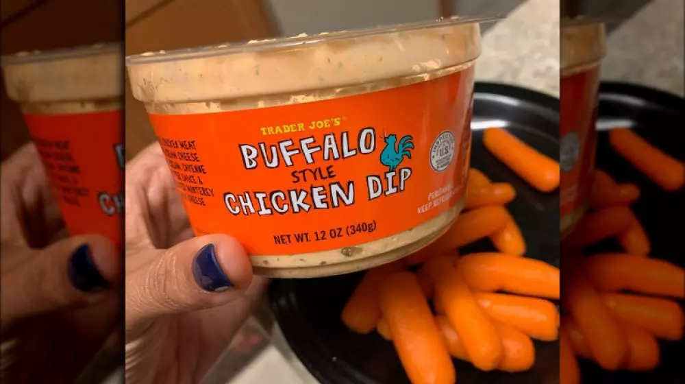 Chicken Dip Ụdị Buffalo nke onye na-ere ahịa Joe