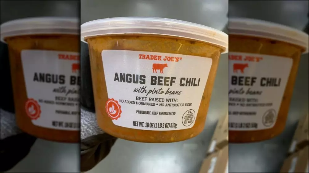 Onye na-ere ahịa Joe's Angus Beef Chili nwere Pinto Beans