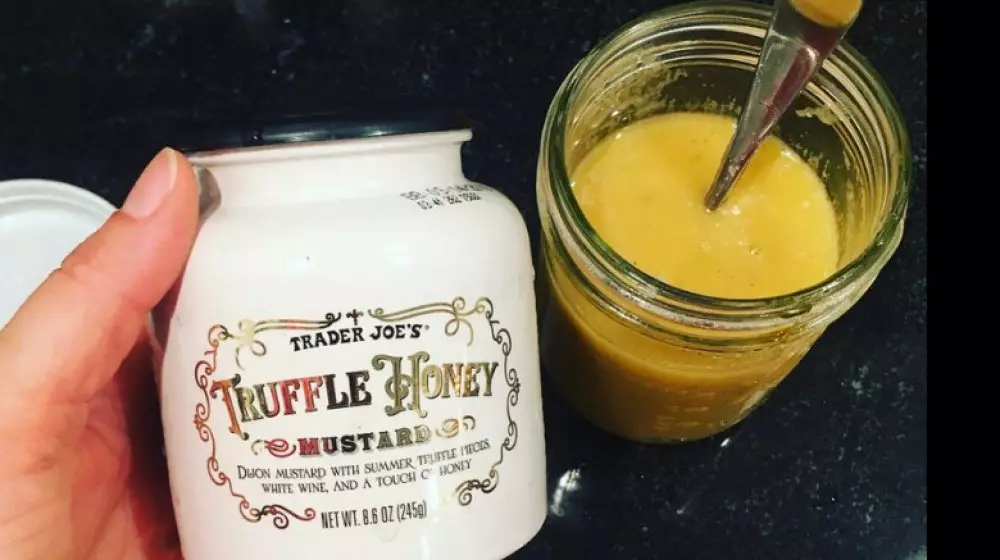 Onye na-ere ahịa Joe's Truffle Honey mọstad