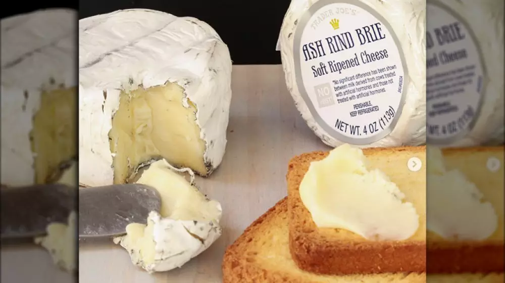 Onye na-ere ahịa Joe's Ash Rind Brie