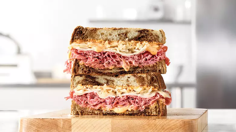 Arby's Reuben sviestmaize